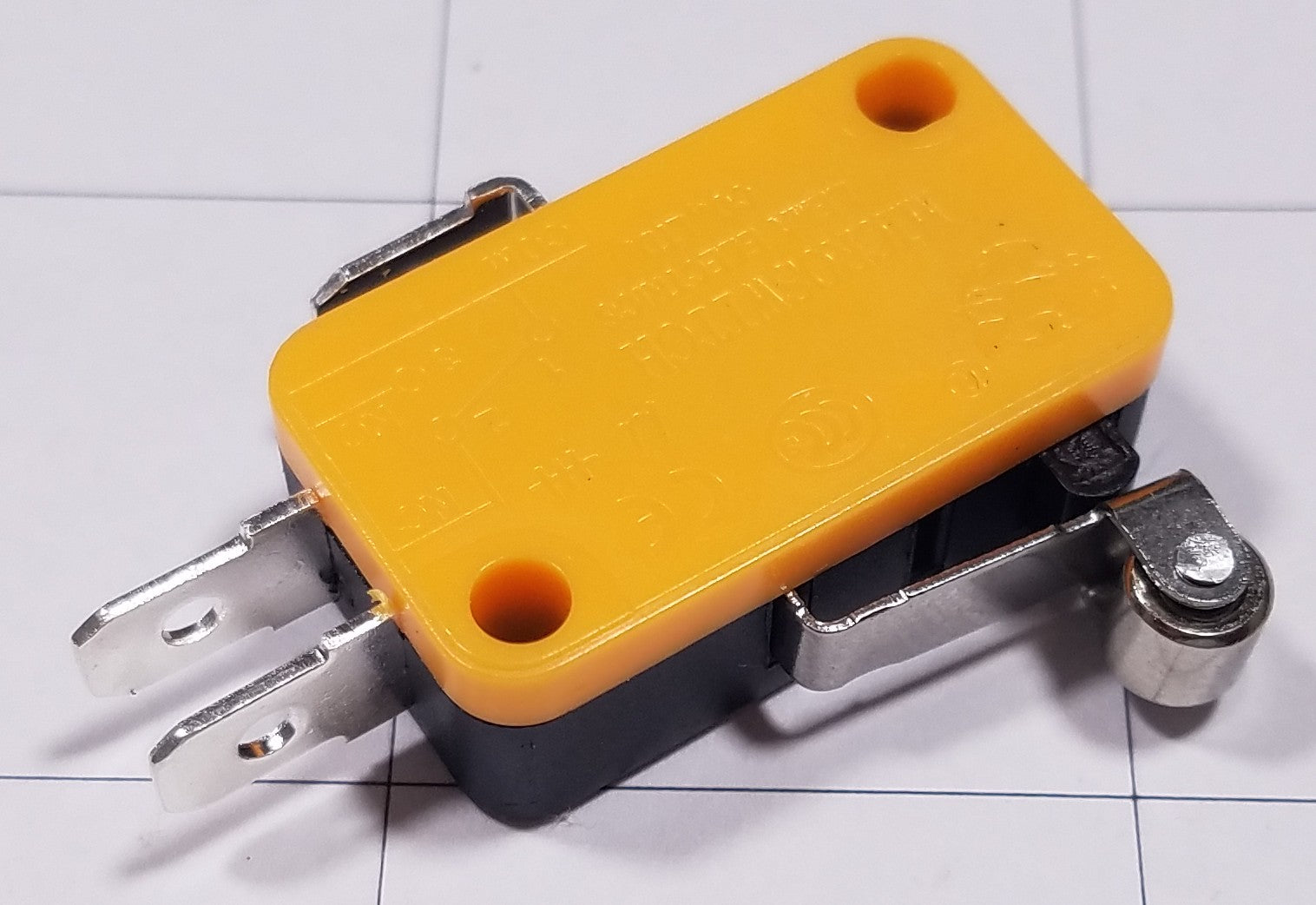 Microswitch - Momentary 250V/15A Short Lever Roller – ameriDroid